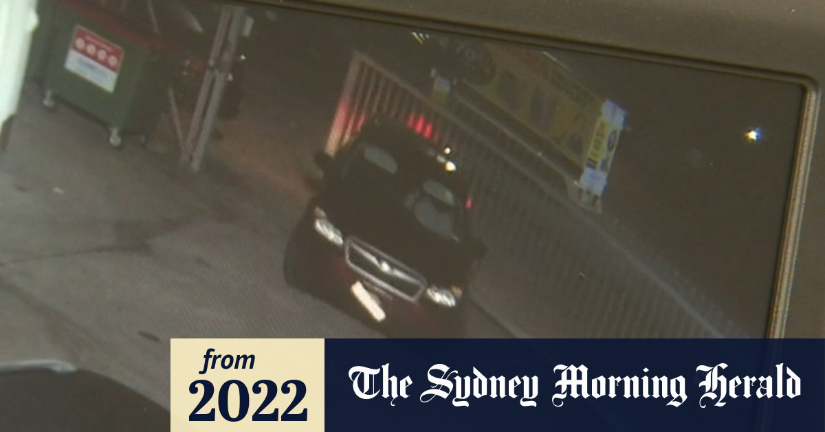 Video Safe Thrown Out Car Window Amid Dramatic Melbourne Police Chase